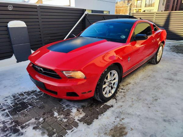 Red Ford Mustang 2010 in Kaunas, with an engine capacity of 4.01 L and mileage of 194 thousand km for 11798 €, photo 1 on AUTOMOTO.COM.LV
