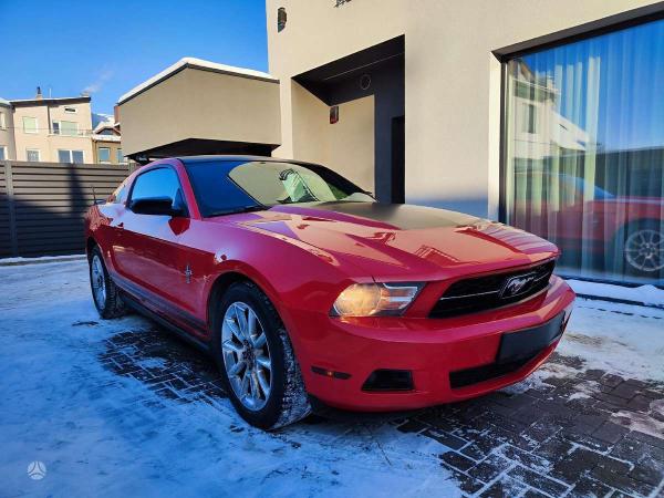Red Ford Mustang 2010 in Kaunas, with an engine capacity of 4.01 L and mileage of 194 thousand km for 11798 €, photo 3 on AUTOMOTO.COM.LV