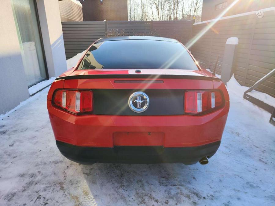 Sarkans Ford Mustang 2010 Kauņa, ar dzinēja tilpumu 4.01 L un nobraukumu 194 tūkst. km par 11798 €, foto 4 vietnē AUTOMOTO.COM.LV