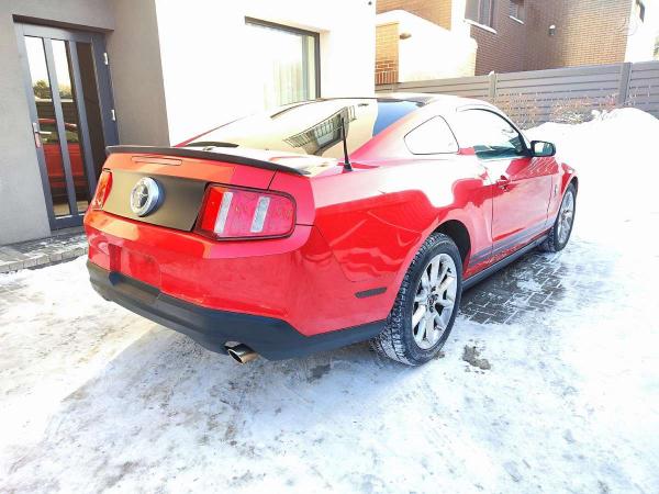 Red Ford Mustang 2010 in Kaunas, with an engine capacity of 4.01 L and mileage of 194 thousand km for 11798 €, photo 5 on AUTOMOTO.COM.LV