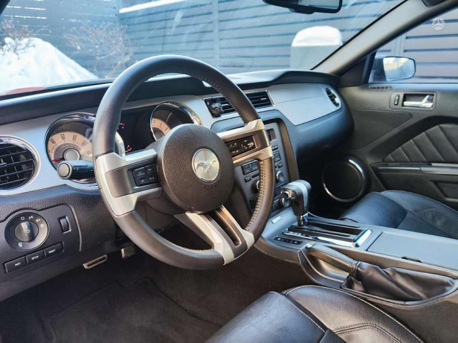 Sarkans Ford Mustang 2010 Kauņa, ar dzinēja tilpumu 4.01 L un nobraukumu 194 tūkst. km par 11798 €, foto 12 vietnē AUTOMOTO.COM.LV