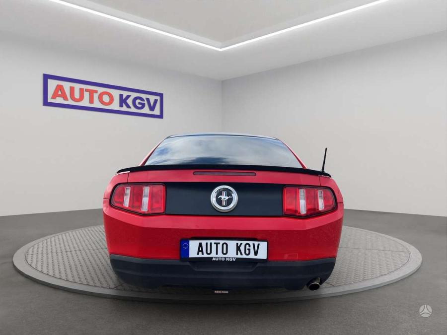 Sarkans Ford Mustang 2010 Kauņa, ar dzinēja tilpumu 4.00 L un nobraukumu 195 tūkst. km par 9999 €, foto 5 vietnē AUTOMOTO.COM.LV