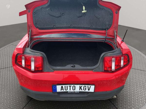 Red Ford Mustang 2010 in Kaunas, with an engine capacity of 4.00 L and mileage of 195 thousand km for 9999 €, photo 10 on AUTOMOTO.COM.LV