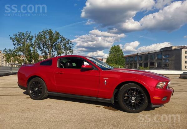 Red Ford Mustang 2012 in Riga, with an engine capacity of 3.70 L and mileage of 15 thousand km for 8200 €, photo 1 on AUTOMOTO.COM.LV