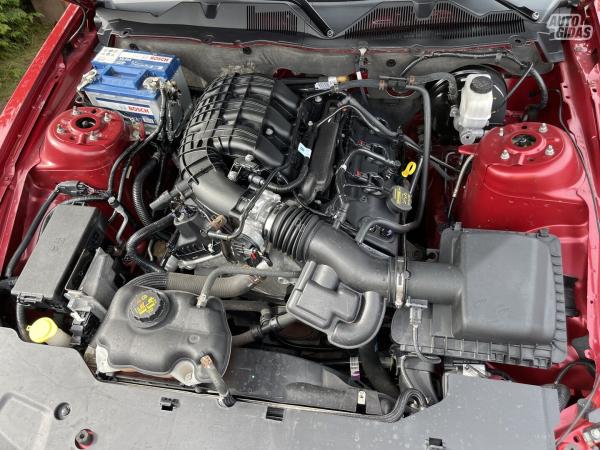 Sarkans Ford Mustang 2012 Panevēža, ar dzinēja tilpumu 3.70 L un nobraukumu 70 tūkst. km par 9150 €, foto 6 vietnē AUTOMOTO.COM.LV