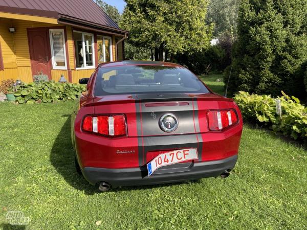 Sarkans Ford Mustang 2012 Panevēža, ar dzinēja tilpumu 3.70 L un nobraukumu 70 tūkst. km par 9150 €, foto 7 vietnē AUTOMOTO.COM.LV