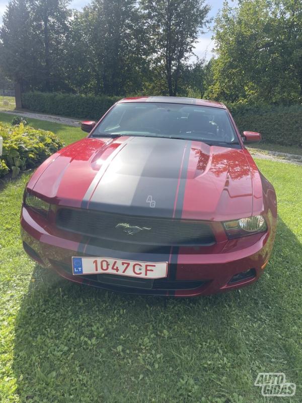 Sarkans Ford Mustang 2012 Panevēža, ar dzinēja tilpumu 3.70 L un nobraukumu 70 tūkst. km par 9150 €, foto 9 vietnē AUTOMOTO.COM.LV