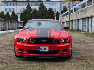 Sarkans Ford Mustang 2012 Tallina, ar dzinēja tilpumu 5.00 L un nobraukumu 220 tūkst. km par 18100 €, foto 3 vietnē AUTOMOTO.COM.LV