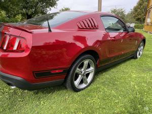 Sarkans Ford Mustang 2012 Panevēža, ar dzinēja tilpumu 3.73 L un nobraukumu 70 tūkst. km par 9900 €, foto 3 vietnē AUTOMOTO.COM.LV