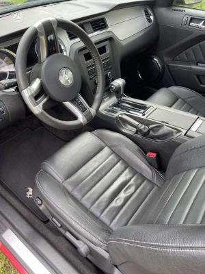 Sarkans Ford Mustang 2012 Panevēža, ar dzinēja tilpumu 3.73 L un nobraukumu 70 tūkst. km par 9900 €, foto 12 vietnē AUTOMOTO.COM.LV