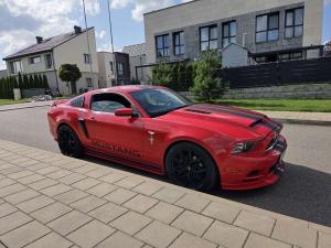 Sarkans Ford Mustang 2013 Viļņa, ar dzinēja tilpumu 3.73 L un nobraukumu 156 tūkst. km par 11800 €, foto 3 vietnē AUTOMOTO.COM.LV