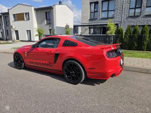 Sarkans Ford Mustang 2013 Viļņa, ar dzinēja tilpumu 3.73 L un nobraukumu 156 tūkst. km par 11800 €, foto 6 vietnē AUTOMOTO.COM.LV