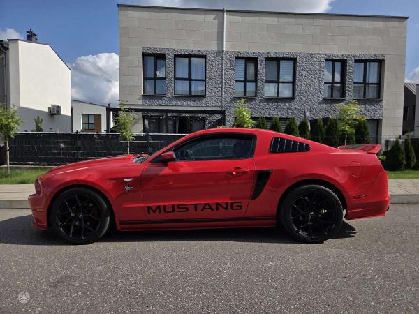 Sarkans Ford Mustang 2013 Viļņa, ar dzinēja tilpumu 3.73 L un nobraukumu 156 tūkst. km par 11800 €, foto 7 vietnē AUTOMOTO.COM.LV