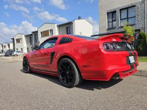 Sarkans Ford Mustang 2013 Viļņa, ar dzinēja tilpumu 3.73 L un nobraukumu 156 tūkst. km par 11800 €, foto 8 vietnē AUTOMOTO.COM.LV