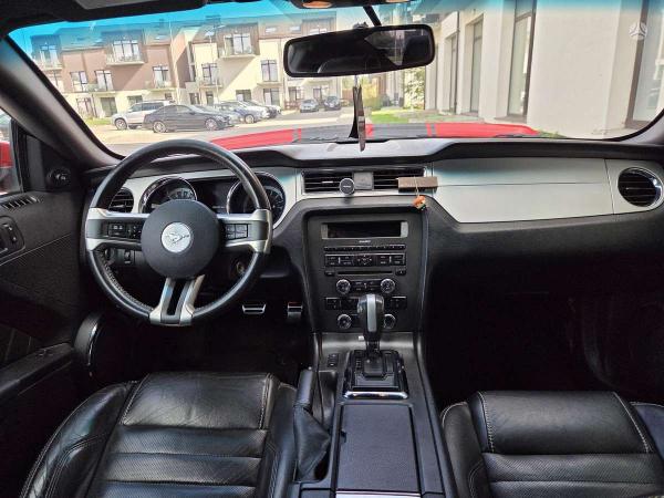 Sarkans Ford Mustang 2013 Viļņa, ar dzinēja tilpumu 3.73 L un nobraukumu 156 tūkst. km par 11800 €, foto 11 vietnē AUTOMOTO.COM.LV