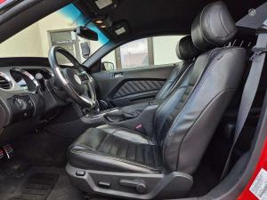 Sarkans Ford Mustang 2013 Viļņa, ar dzinēja tilpumu 3.73 L un nobraukumu 156 tūkst. km par 11800 €, foto 12 vietnē AUTOMOTO.COM.LV