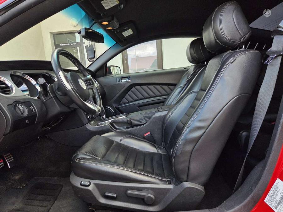 Sarkans Ford Mustang 2013 Viļņa, ar dzinēja tilpumu 3.73 L un nobraukumu 156 tūkst. km par 11800 €, foto 12 vietnē AUTOMOTO.COM.LV