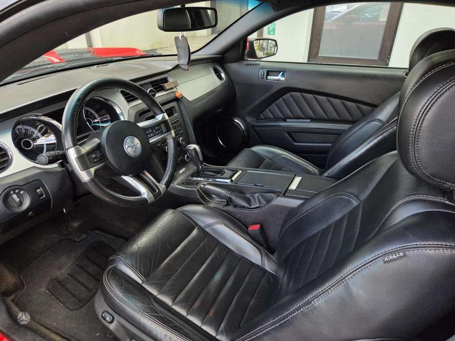 Sarkans Ford Mustang 2013 Viļņa, ar dzinēja tilpumu 3.73 L un nobraukumu 156 tūkst. km par 11800 €, foto 13 vietnē AUTOMOTO.COM.LV