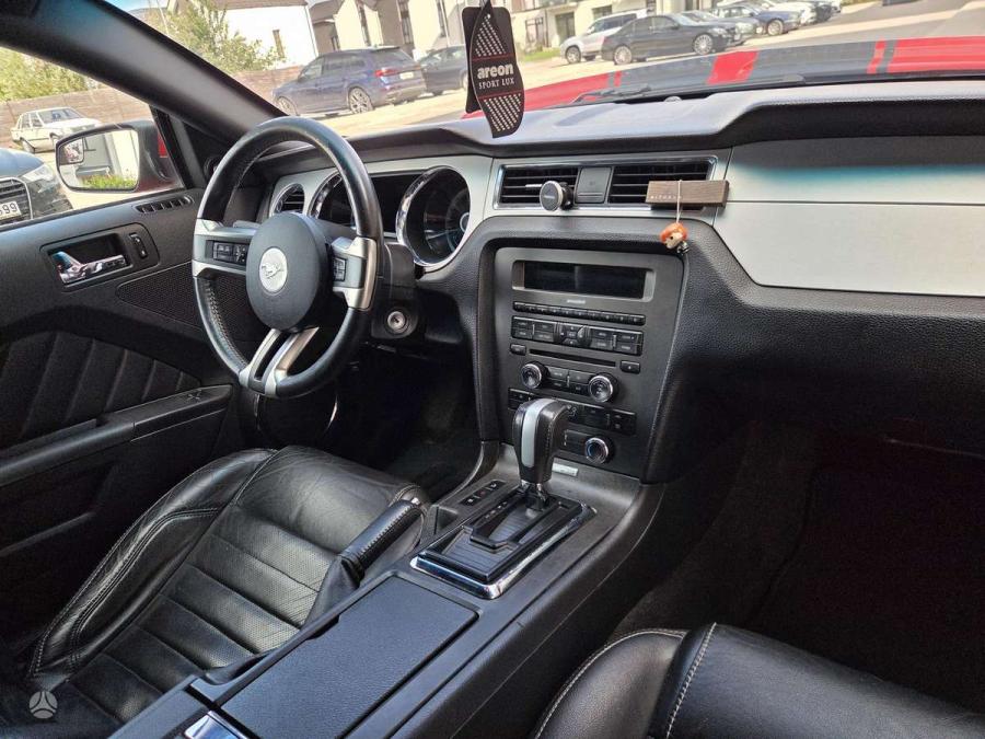 Sarkans Ford Mustang 2013 Viļņa, ar dzinēja tilpumu 3.73 L un nobraukumu 156 tūkst. km par 11800 €, foto 15 vietnē AUTOMOTO.COM.LV