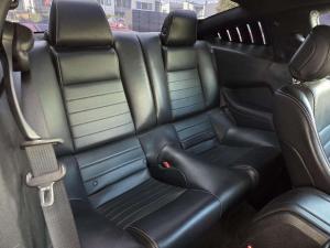 Sarkans Ford Mustang 2013 Viļņa, ar dzinēja tilpumu 3.73 L un nobraukumu 156 tūkst. km par 11800 €, foto 17 vietnē AUTOMOTO.COM.LV