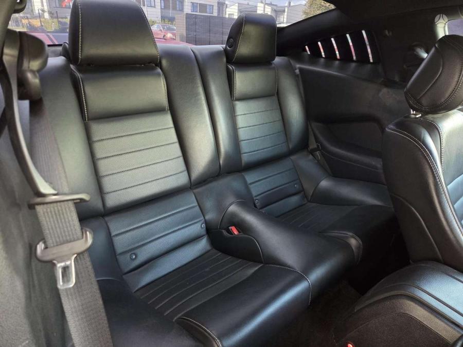 Sarkans Ford Mustang 2013 Viļņa, ar dzinēja tilpumu 3.73 L un nobraukumu 156 tūkst. km par 11800 €, foto 17 vietnē AUTOMOTO.COM.LV