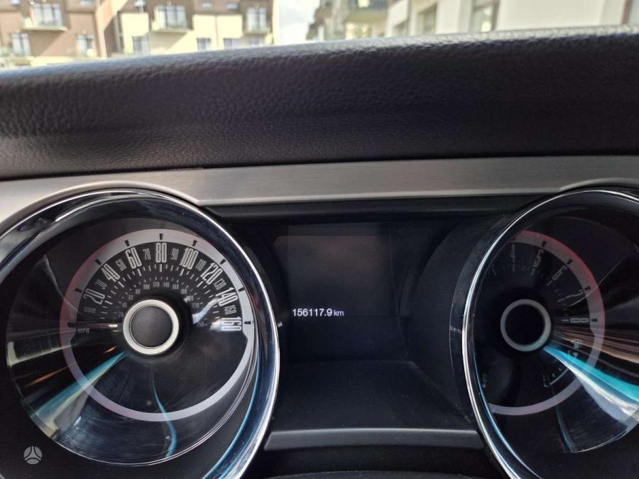 Sarkans Ford Mustang 2013 Viļņa, ar dzinēja tilpumu 3.73 L un nobraukumu 156 tūkst. km par 11800 €, foto 18 vietnē AUTOMOTO.COM.LV