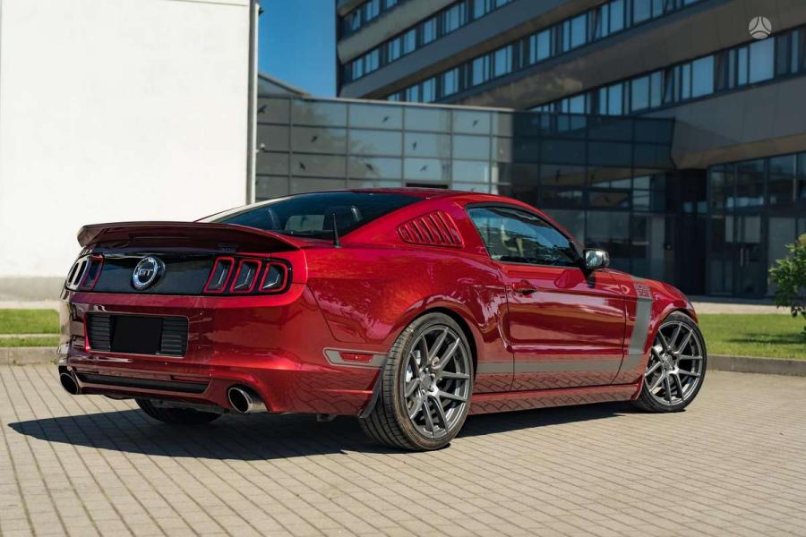 Red Ford Mustang 2014 in Klaipeda, with an engine capacity of 4.95 L and mileage of 92 thousand km for 22000 €, photo 4 on AUTOMOTO.COM.LV