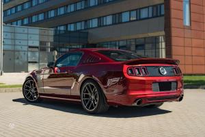 Red Ford Mustang 2014 in Klaipeda, with an engine capacity of 4.95 L and mileage of 92 thousand km for 22000 €, photo 5 on AUTOMOTO.COM.LV