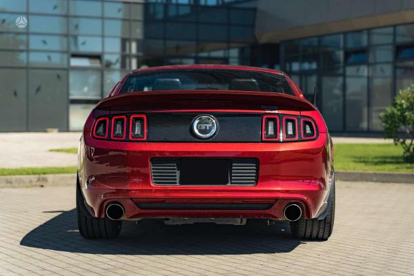 Red Ford Mustang 2014 in Klaipeda, with an engine capacity of 4.95 L and mileage of 92 thousand km for 22000 €, photo 6 on AUTOMOTO.COM.LV