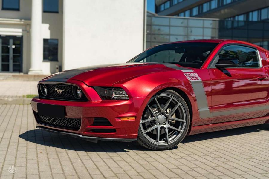 Red Ford Mustang 2014 in Klaipeda, with an engine capacity of 4.95 L and mileage of 92 thousand km for 22000 €, photo 11 on AUTOMOTO.COM.LV