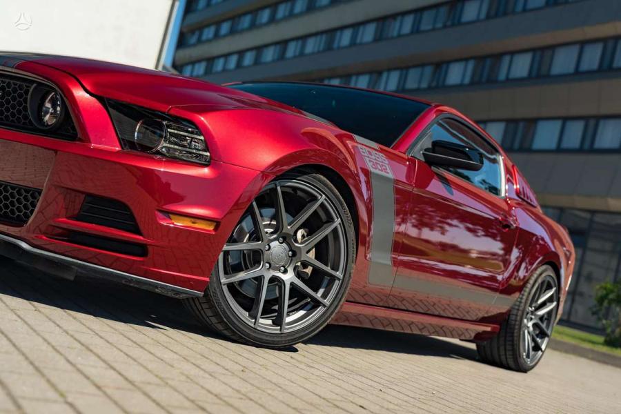 Red Ford Mustang 2014 in Klaipeda, with an engine capacity of 4.95 L and mileage of 92 thousand km for 22000 €, photo 13 on AUTOMOTO.COM.LV