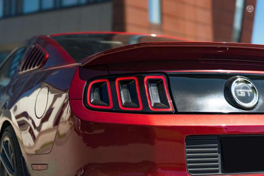 Red Ford Mustang 2014 in Klaipeda, with an engine capacity of 4.95 L and mileage of 92 thousand km for 22000 €, photo 21 on AUTOMOTO.COM.LV