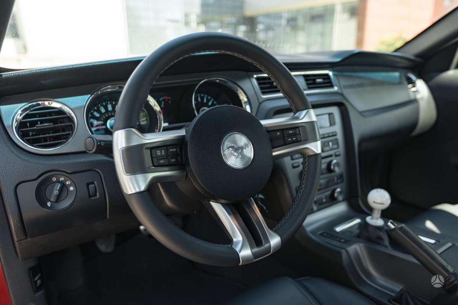 Red Ford Mustang 2014 in Klaipeda, with an engine capacity of 4.95 L and mileage of 92 thousand km for 22000 €, photo 25 on AUTOMOTO.COM.LV