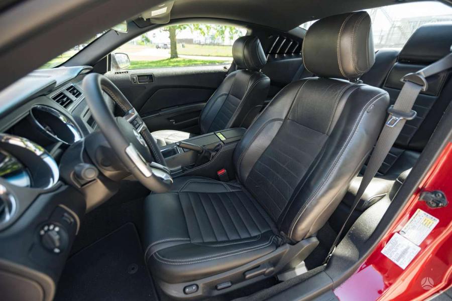 Red Ford Mustang 2014 in Klaipeda, with an engine capacity of 4.95 L and mileage of 92 thousand km for 22000 €, photo 26 on AUTOMOTO.COM.LV