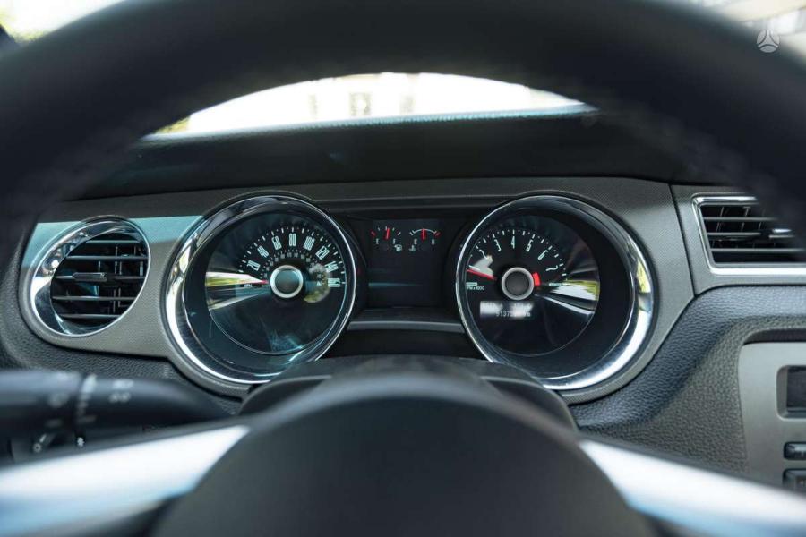 Red Ford Mustang 2014 in Klaipeda, with an engine capacity of 4.95 L and mileage of 92 thousand km for 22000 €, photo 28 on AUTOMOTO.COM.LV