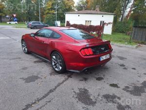 Red Ford Mustang 2017 in Riga, with an engine capacity of 2.30 L and mileage of 117 thousand km for 20500 €, photo 5 on AUTOMOTO.COM.LV