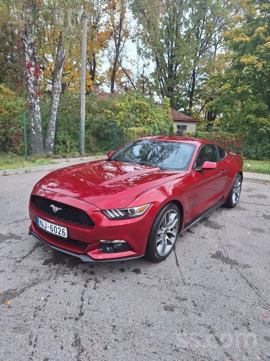 Red Ford Mustang 2017 in Riga, with an engine capacity of 2.30 L and mileage of 117 thousand km for 20500 €, photo 6 on AUTOMOTO.COM.LV