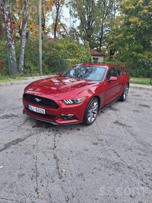 Red Ford Mustang 2017 in Riga, with an engine capacity of 2.30 L and mileage of 117 thousand km for 20500 €, photo 9 on AUTOMOTO.COM.LV