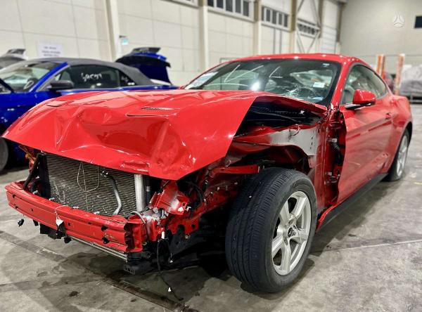 Red Ford Mustang 2018 in Klaipeda, with an engine capacity of 2.25 L and mileage of 18 thousand km for 8000 €, photo 2 on AUTOMOTO.COM.LV