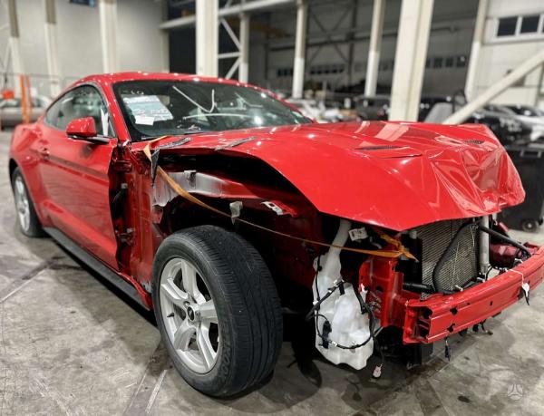 Red Ford Mustang 2018 in Klaipeda, with an engine capacity of 2.25 L and mileage of 18 thousand km for 8000 €, photo 3 on AUTOMOTO.COM.LV