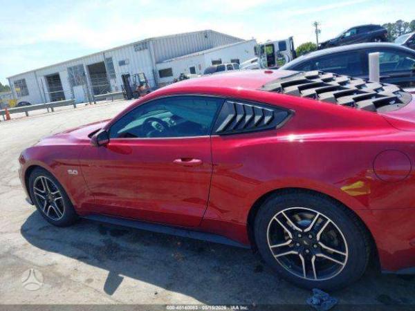 Sarkans Ford Mustang 2018 Klaipėda, ar dzinēja tilpumu 5.00 L un nobraukumu 144 tūkst. km par 10200 €, foto 4 vietnē AUTOMOTO.COM.LV