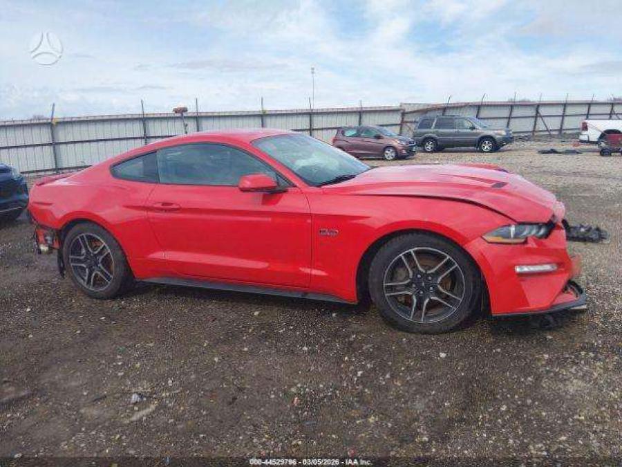 Red Ford Mustang 2019 in Klaipeda, with an engine capacity of 5.00 L and mileage of 584 thousand km for 6550 €, photo 1 on AUTOMOTO.COM.LV