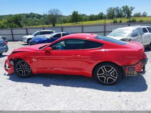 Red Ford Mustang 2019 in Klaipeda, with an engine capacity of 5.00 L and mileage of 584 thousand km for 6550 €, photo 5 on AUTOMOTO.COM.LV