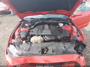 Red Ford Mustang 2019 in Klaipeda, with an engine capacity of 5.00 L and mileage of 584 thousand km for 6550 €, photo 9 on AUTOMOTO.COM.LV