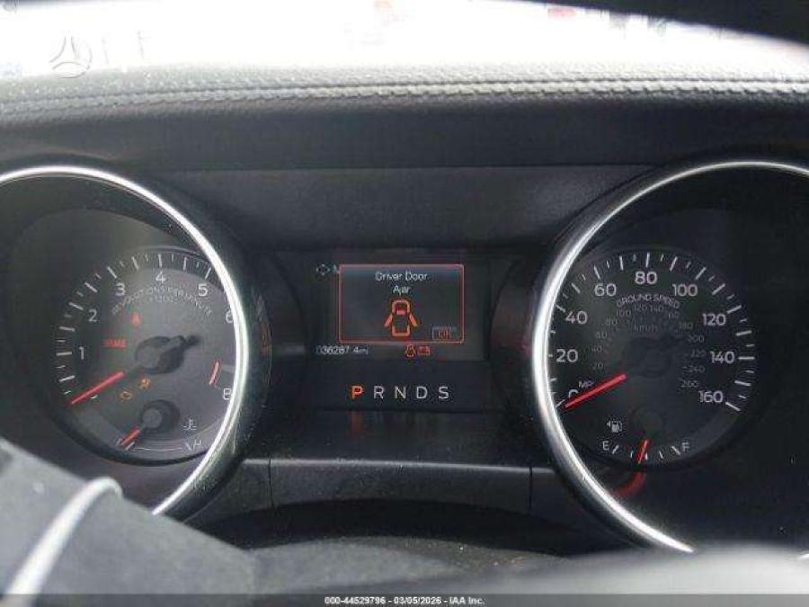 Red Ford Mustang 2019 in Klaipeda, with an engine capacity of 5.00 L and mileage of 584 thousand km for 6550 €, photo 12 on AUTOMOTO.COM.LV