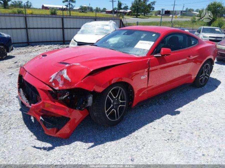 Red Ford Mustang 2019 in Klaipeda, with an engine capacity of 5.00 L and mileage of 584 thousand km for 6550 €, photo 17 on AUTOMOTO.COM.LV