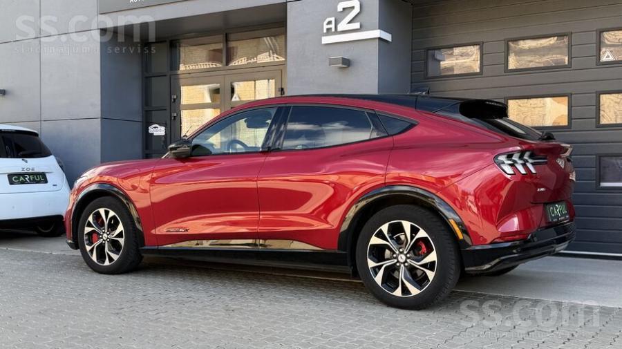Sarkans Ford Mustang 2021 Rīga, ar dzinēja tilpumu 2.30 L un nobraukumu 61 tūkst. km par 31900 €, foto 4 vietnē AUTOMOTO.COM.LV