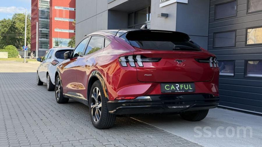 Sarkans Ford Mustang 2021 Rīga, ar dzinēja tilpumu 2.30 L un nobraukumu 61 tūkst. km par 31900 €, foto 5 vietnē AUTOMOTO.COM.LV