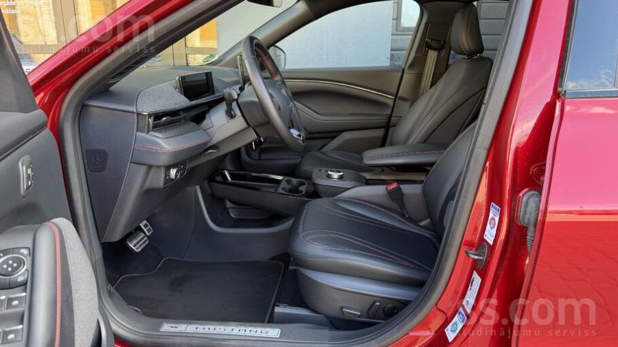 Sarkans Ford Mustang 2021 Rīga, ar dzinēja tilpumu 2.30 L un nobraukumu 61 tūkst. km par 31900 €, foto 9 vietnē AUTOMOTO.COM.LV