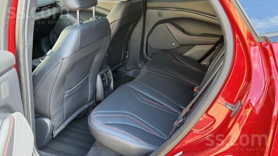 Sarkans Ford Mustang 2021 Rīga, ar dzinēja tilpumu 2.30 L un nobraukumu 61 tūkst. km par 31900 €, foto 16 vietnē AUTOMOTO.COM.LV